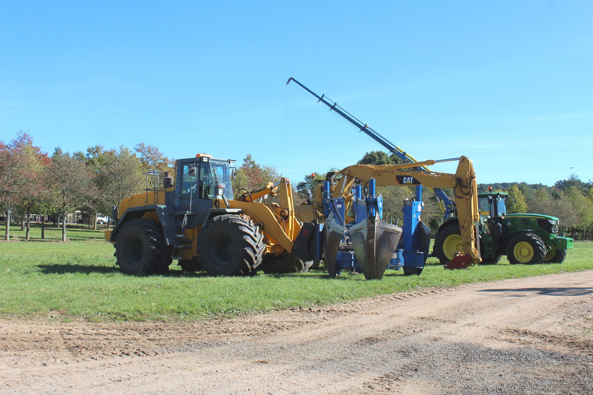 Hillier large lifting spade, capable of lifting 90cm trees - Hillier Trees
